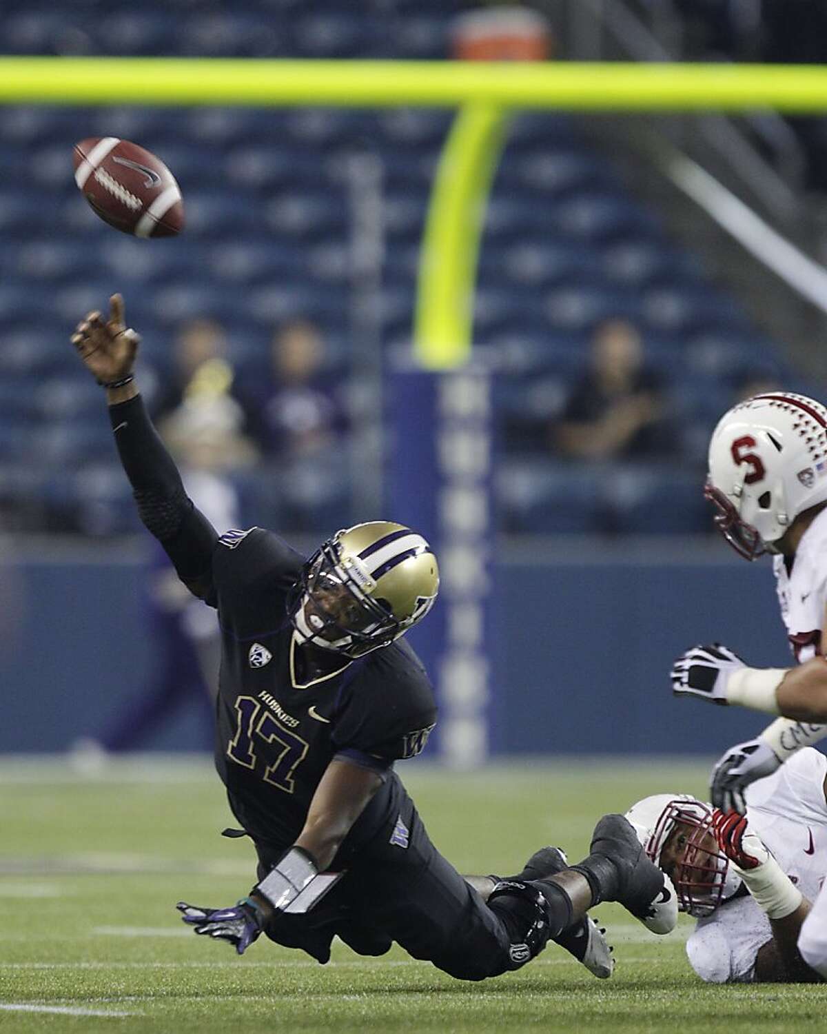 Stanford upset by Washington, 17-13