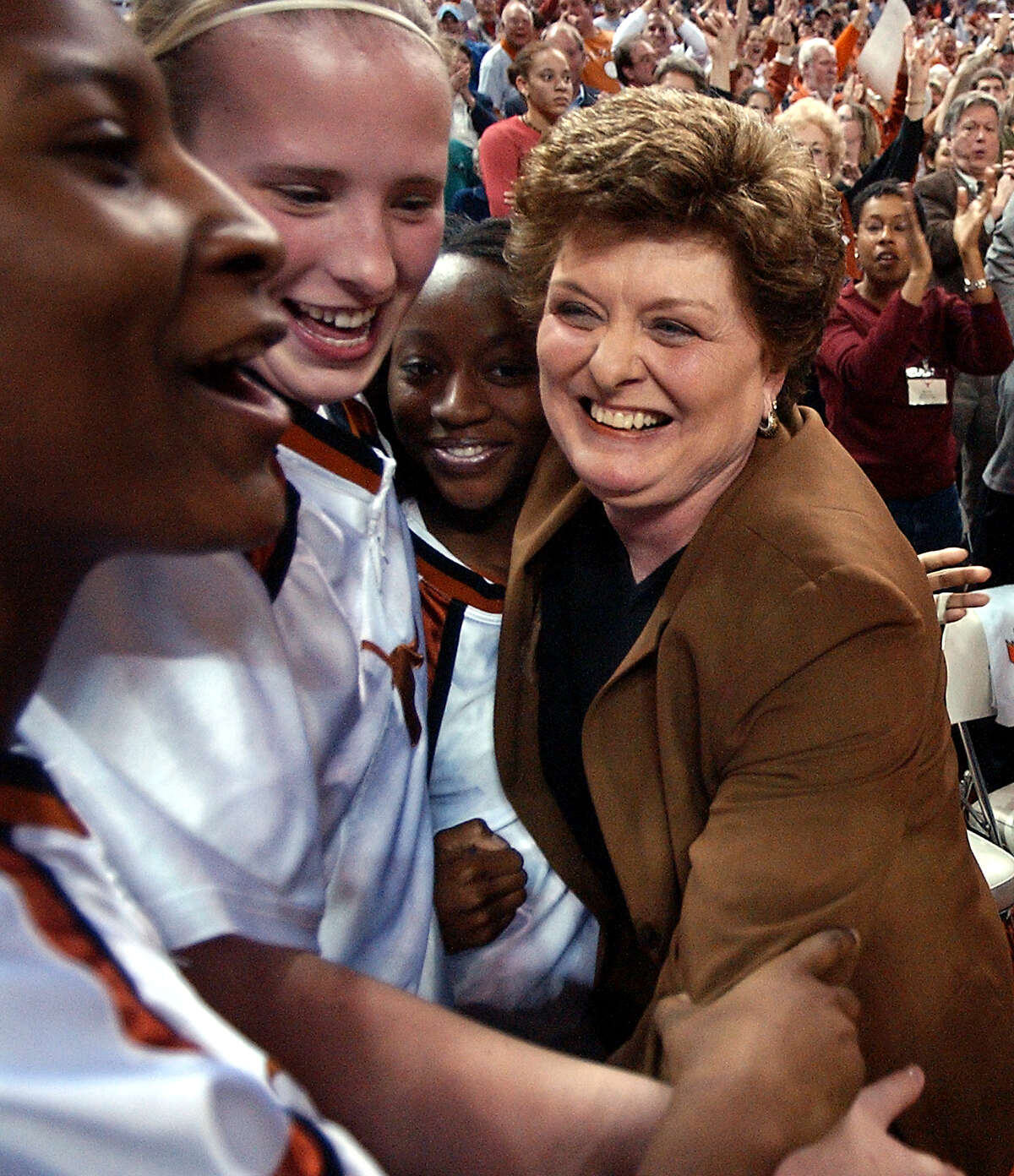 UT plans statue for former women's basketball coach Conradt