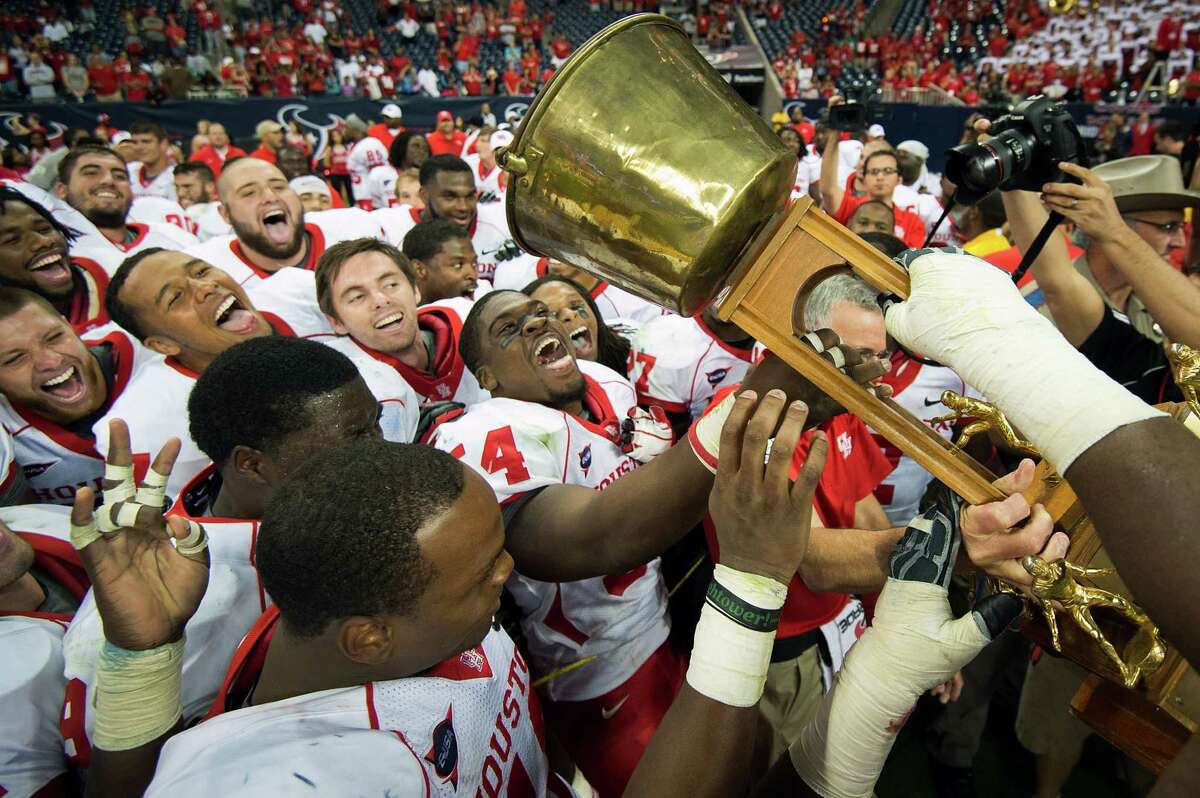 Sims helps UH hoist Bayou Bucket for second straight year