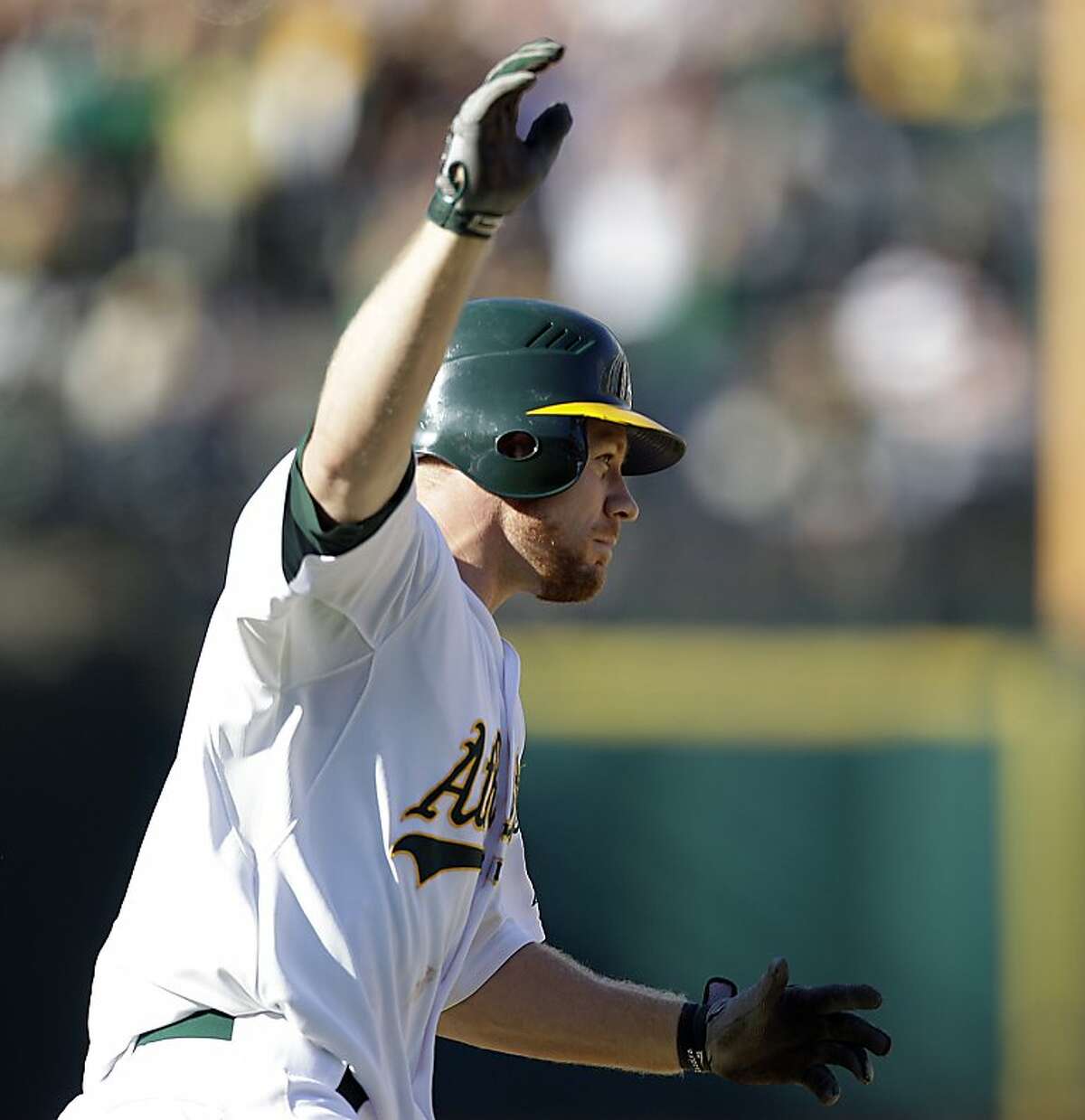 Moss' walk-off wins it for A's in 10th