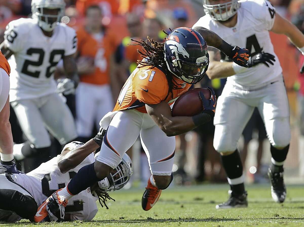 Manning, Broncos trounce Raiders 37-6