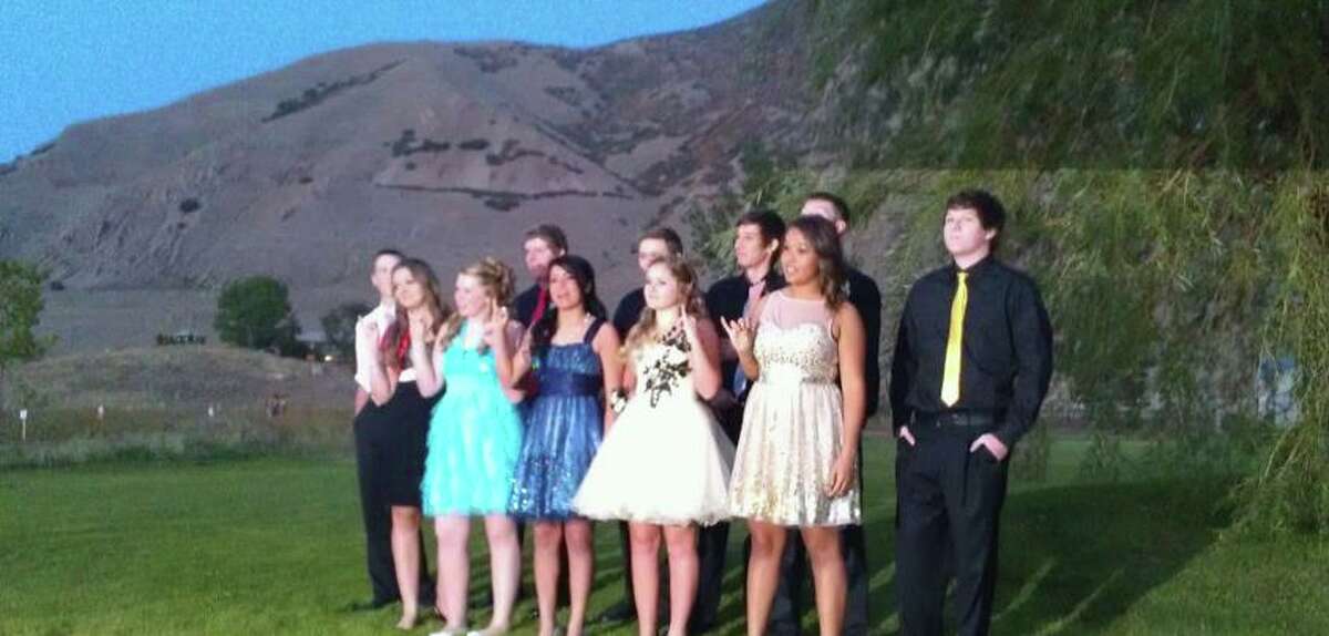 Principal apologizes after girls barred from prom for short dresses