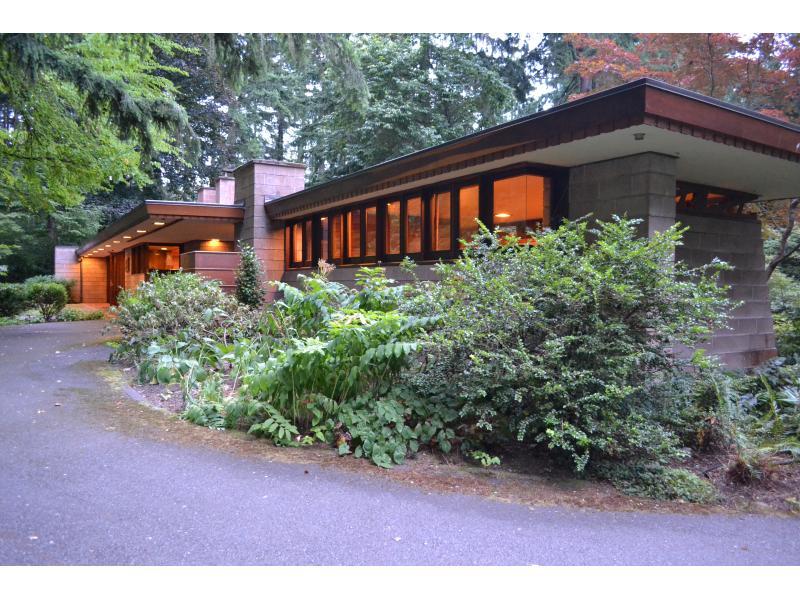 Frank Lloyd Wright 'Usonian' home for sale in Sammamish