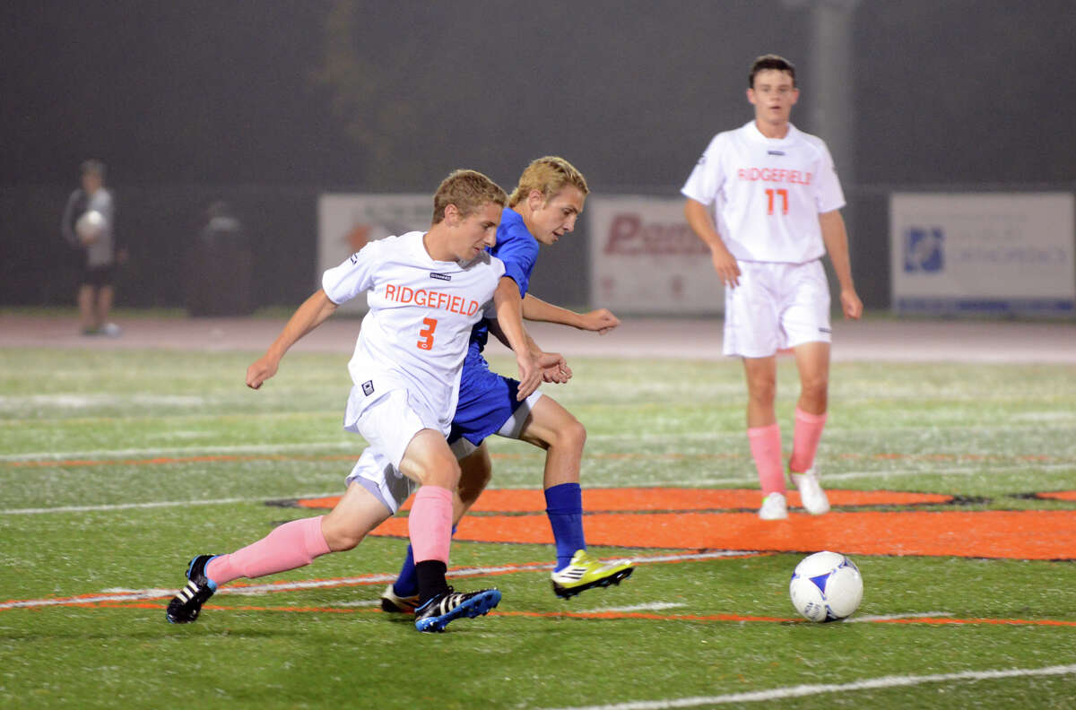 Ridgefield boys soccer team edges Darien in high-scoring affair