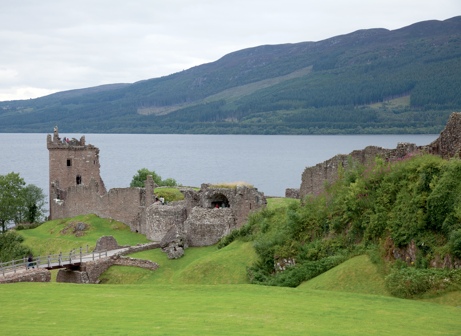 O'er the Ramparts: Castles in Great Britain