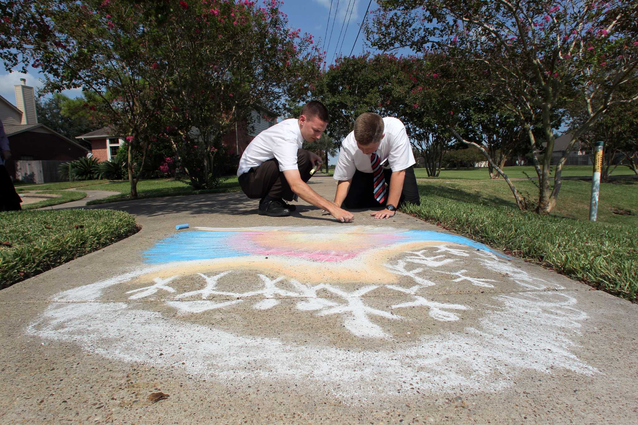 Sunglasses, wide-brim hats approved for Mormon missionaries