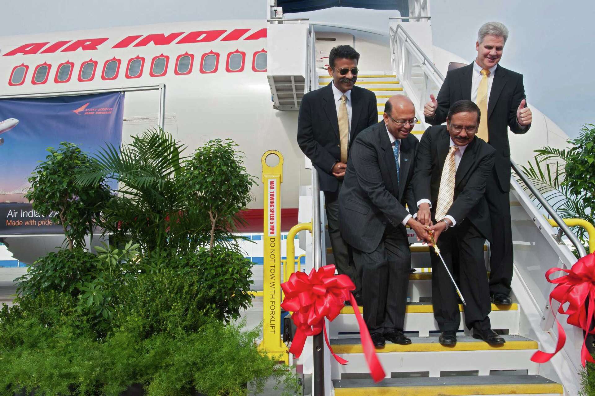 Boeing delivers first 787 built in S.C.