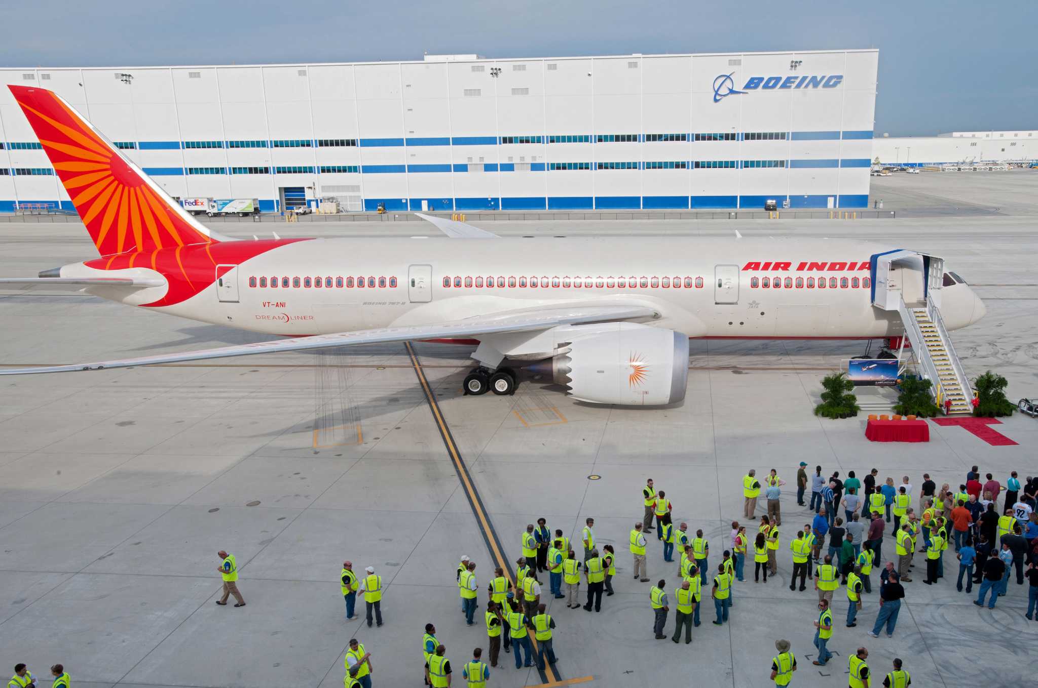 Boeing delivers first 787 built in S.C.