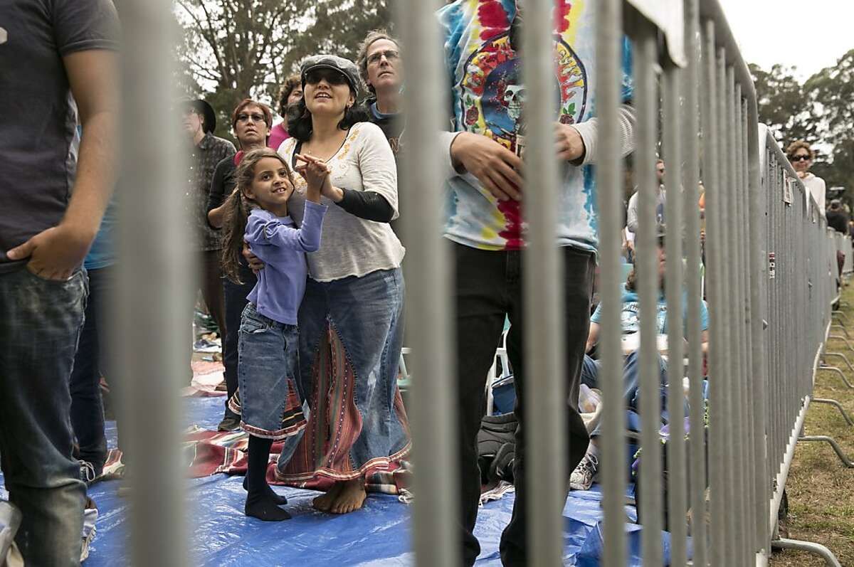 S.F.'s jam-packed weekend ends smoothly