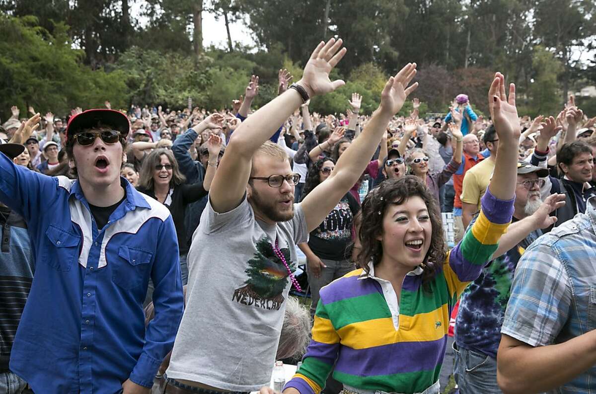 S.F.'s jam-packed weekend ends smoothly