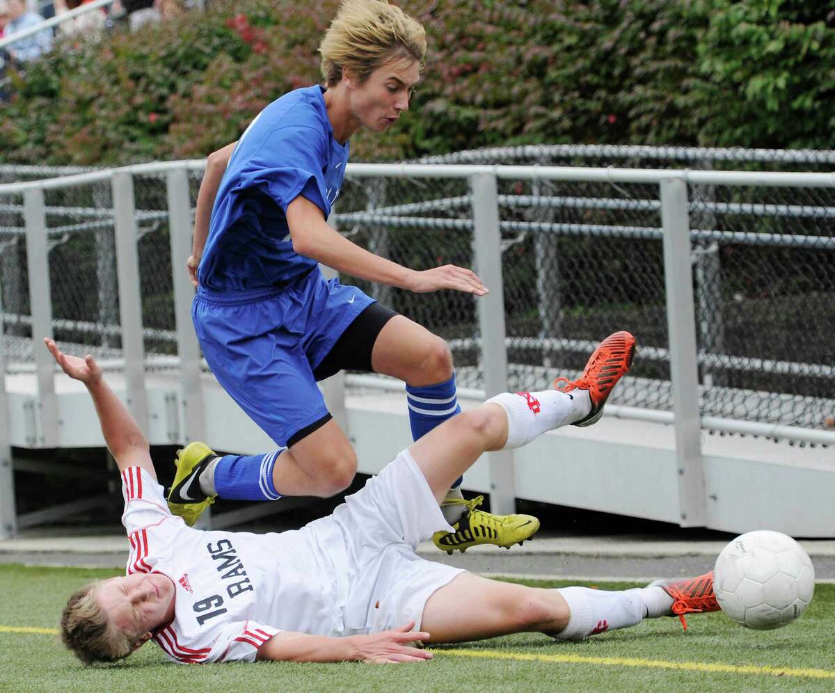New Canaan boys soccer team holds off Darien to keep perfect record intact