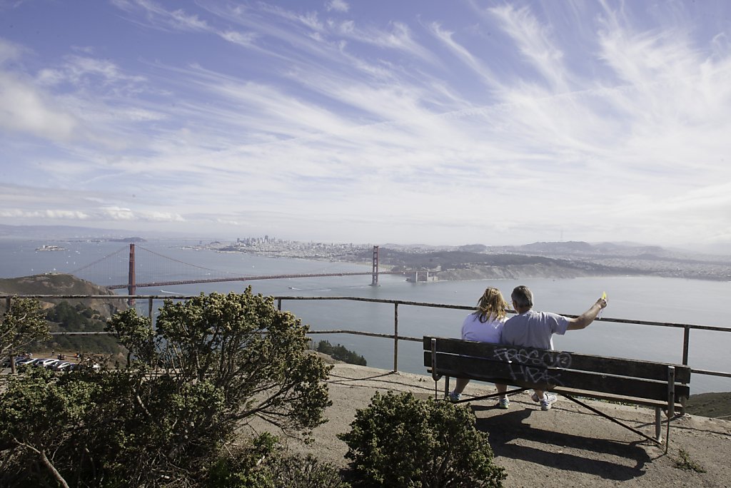 Hawk Hill: People, birds flock for views