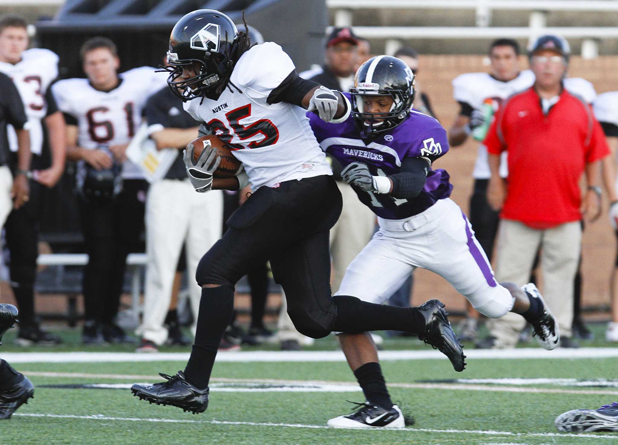 Football: Bush and Austin, an unlikely pair, battle it out