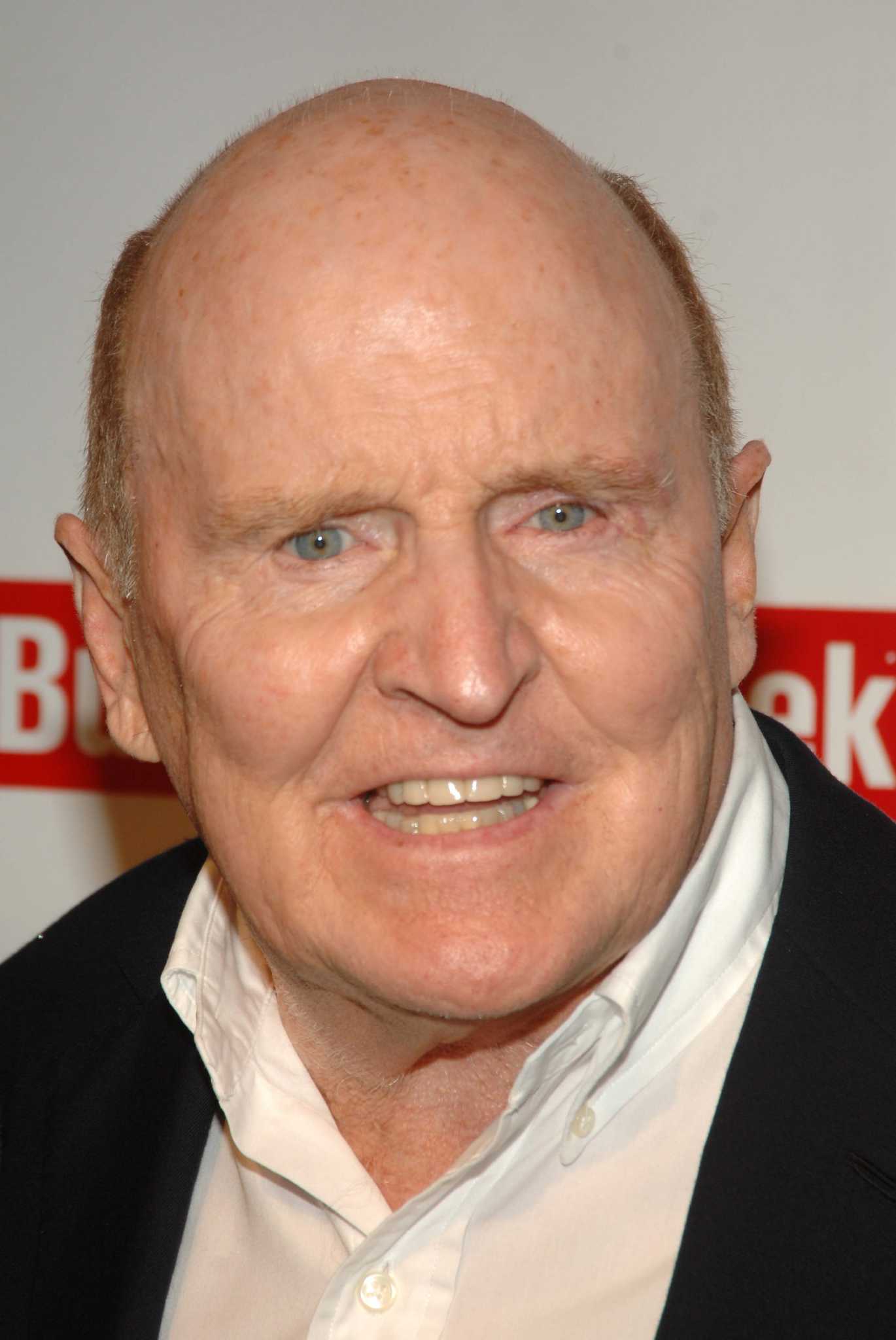 Politics: Dems hold registration advantage