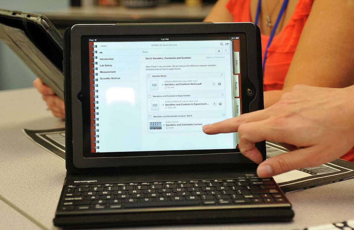 Hardin-Jefferson ISD implements new iPad program