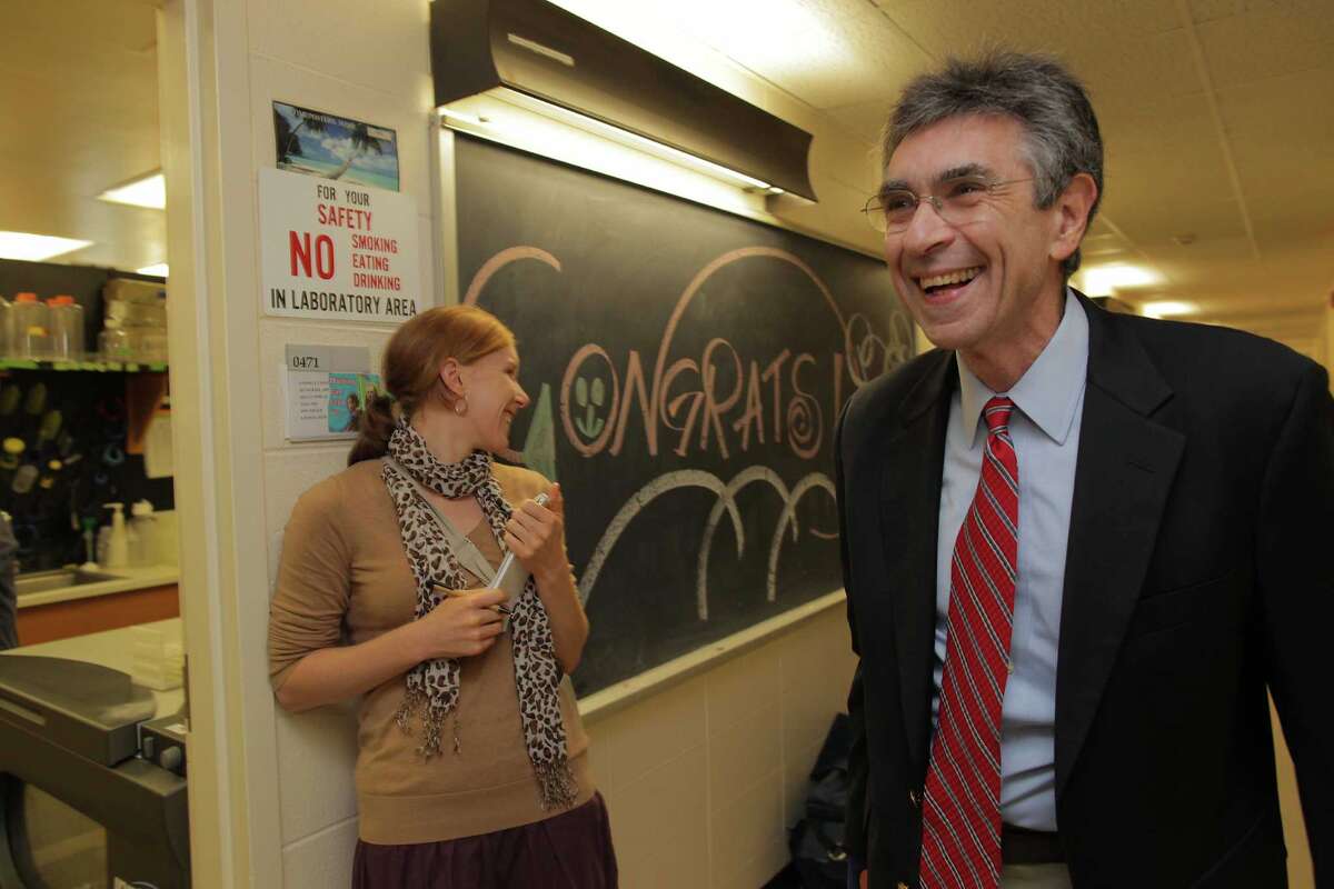 2 U.S. scientists win Nobel chemistry prize