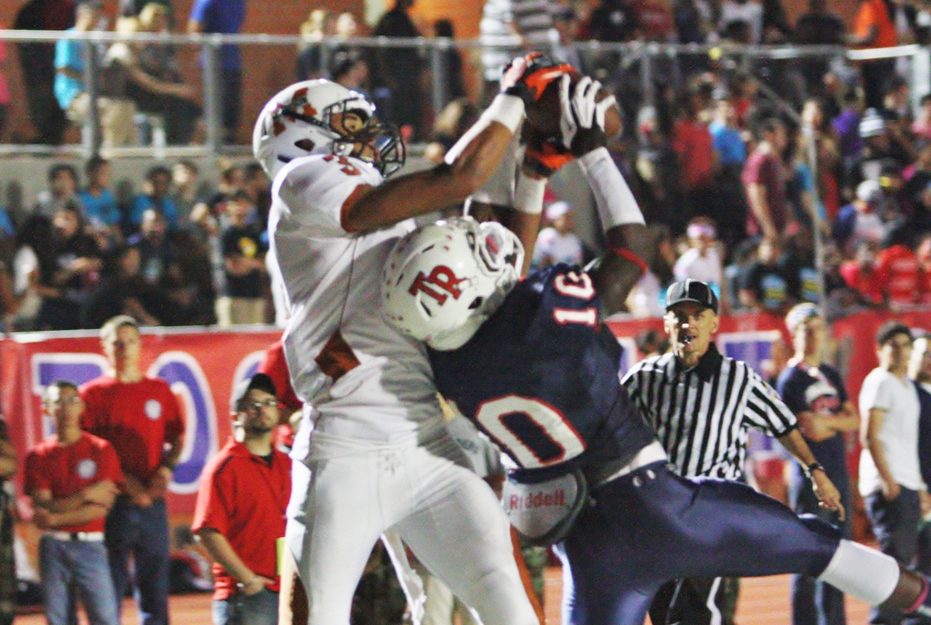 Roosevelt football star picks Oregon