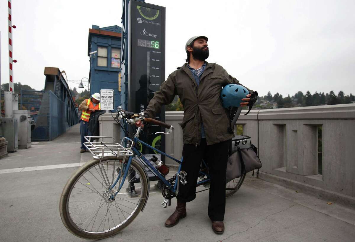 Bike counter installed at Fremont Bridge