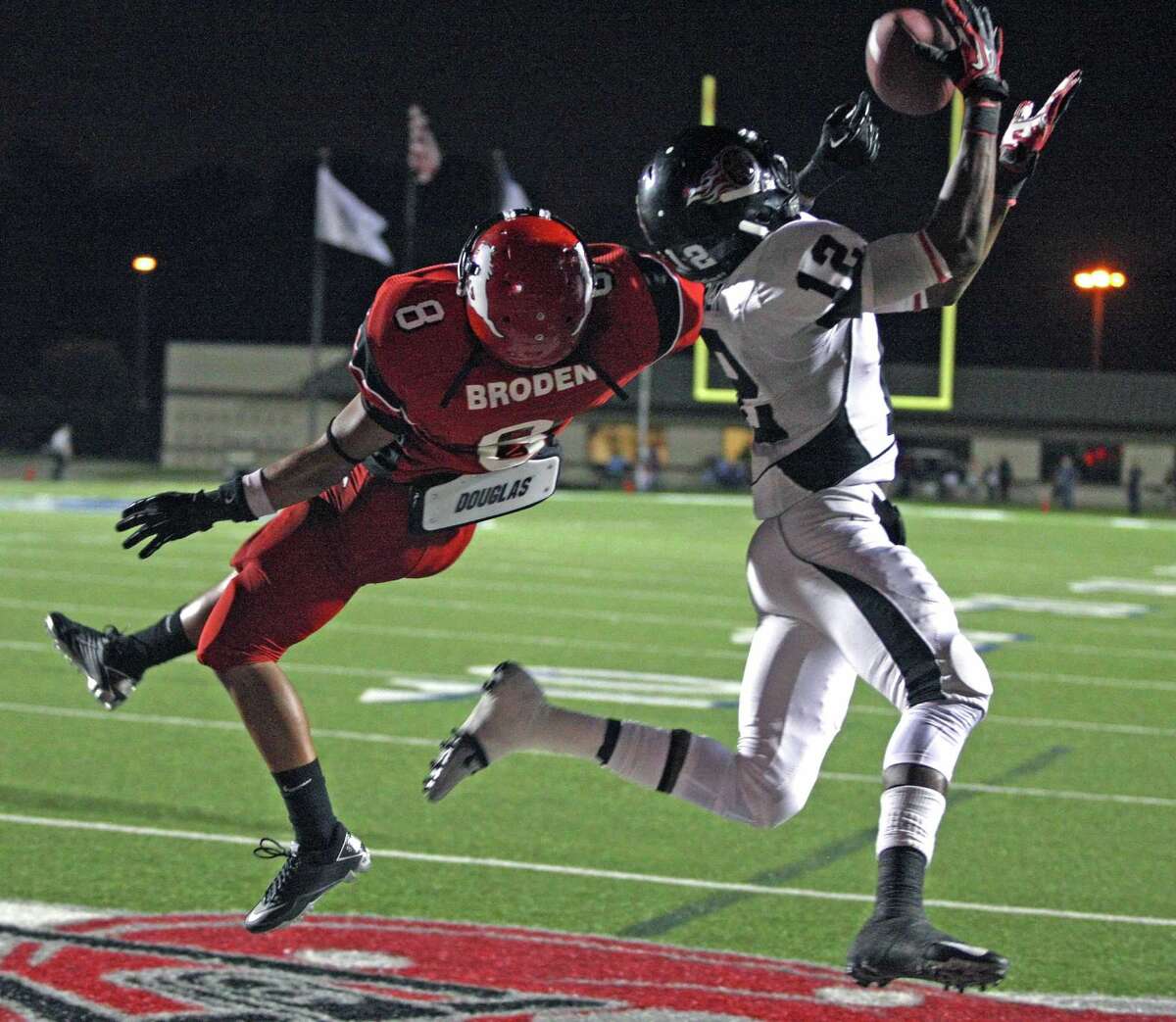 Memorial loses close one at North Shore