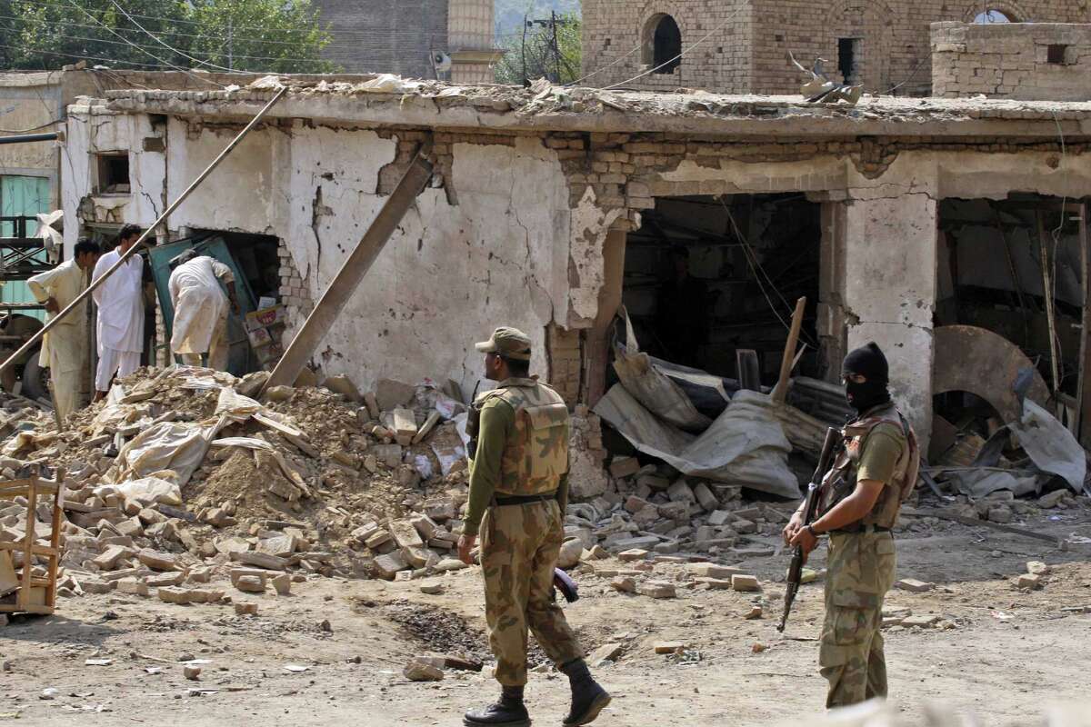 Bomb kills at least 17 at Pakistan bazaar