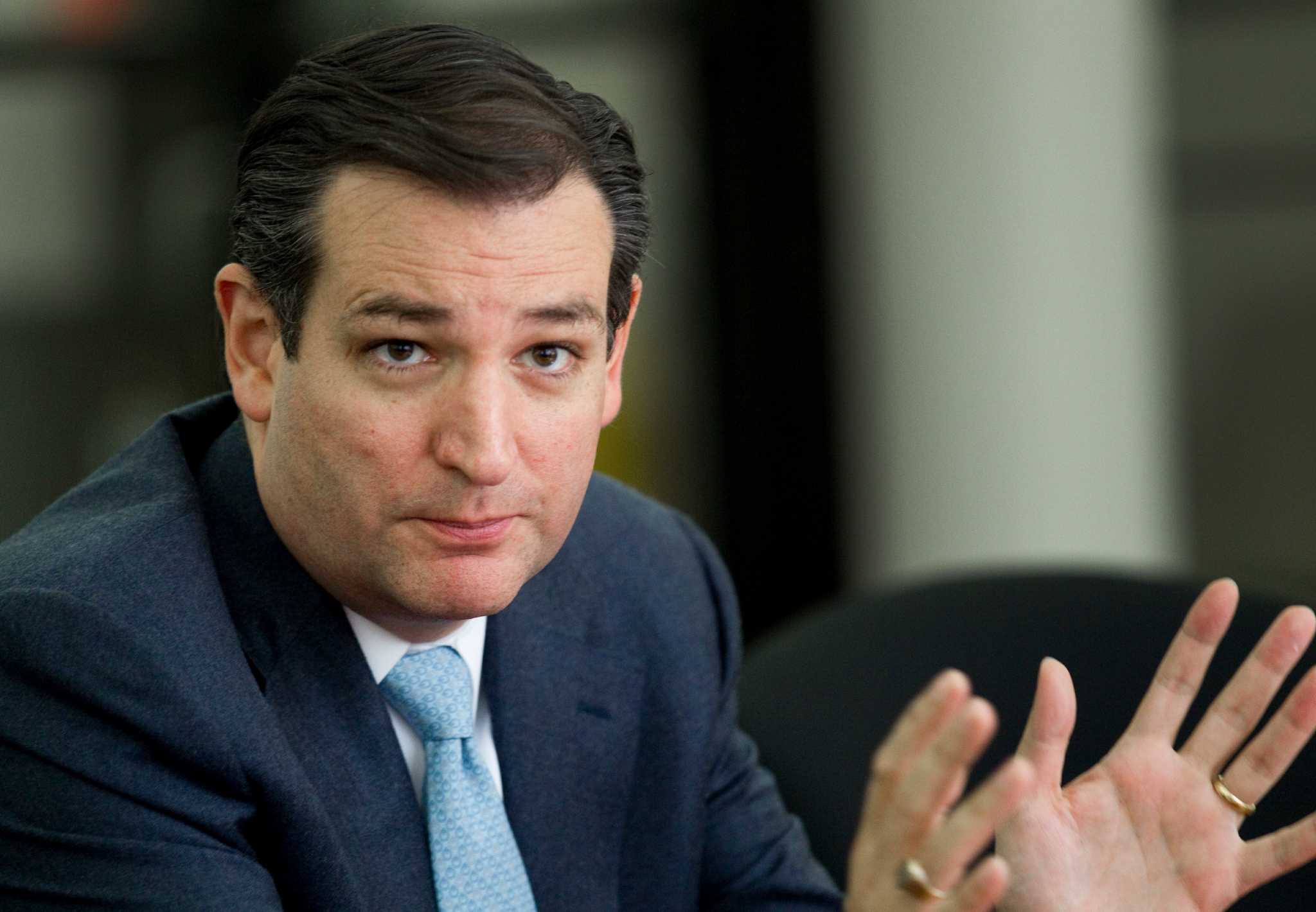 Cruz finds traction in early Iowa forays