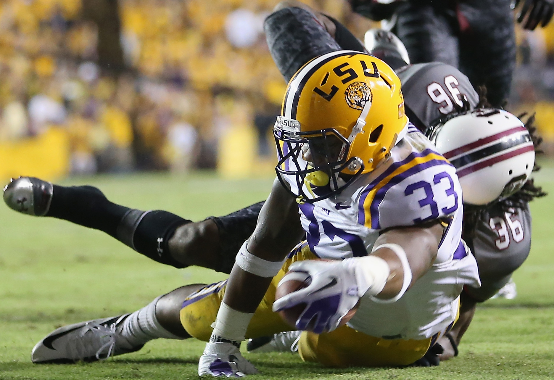 No. 9 LSU tops No. 3 South Carolina behind freshman RB Hill