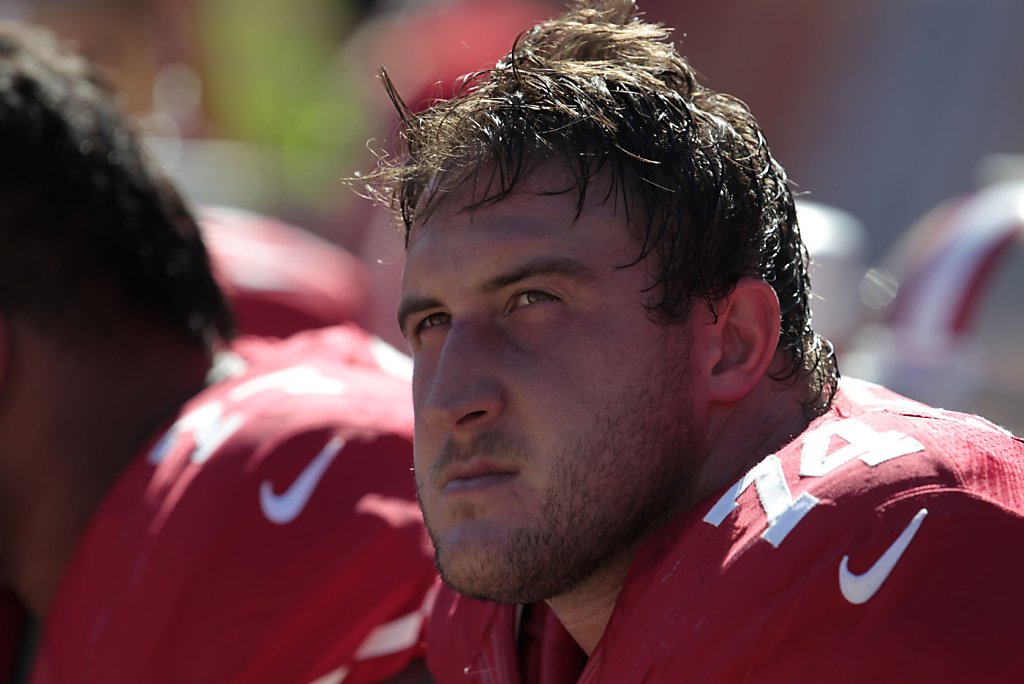 49ers' Alex Boone to help on O-line