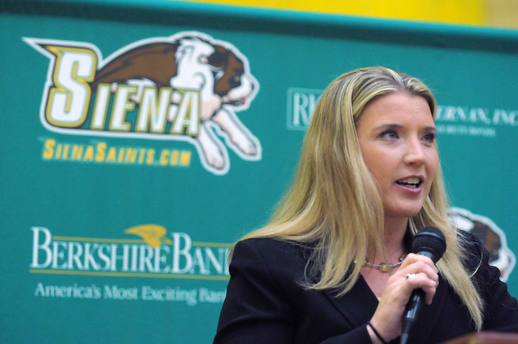 Siena's intensity impresses new coach