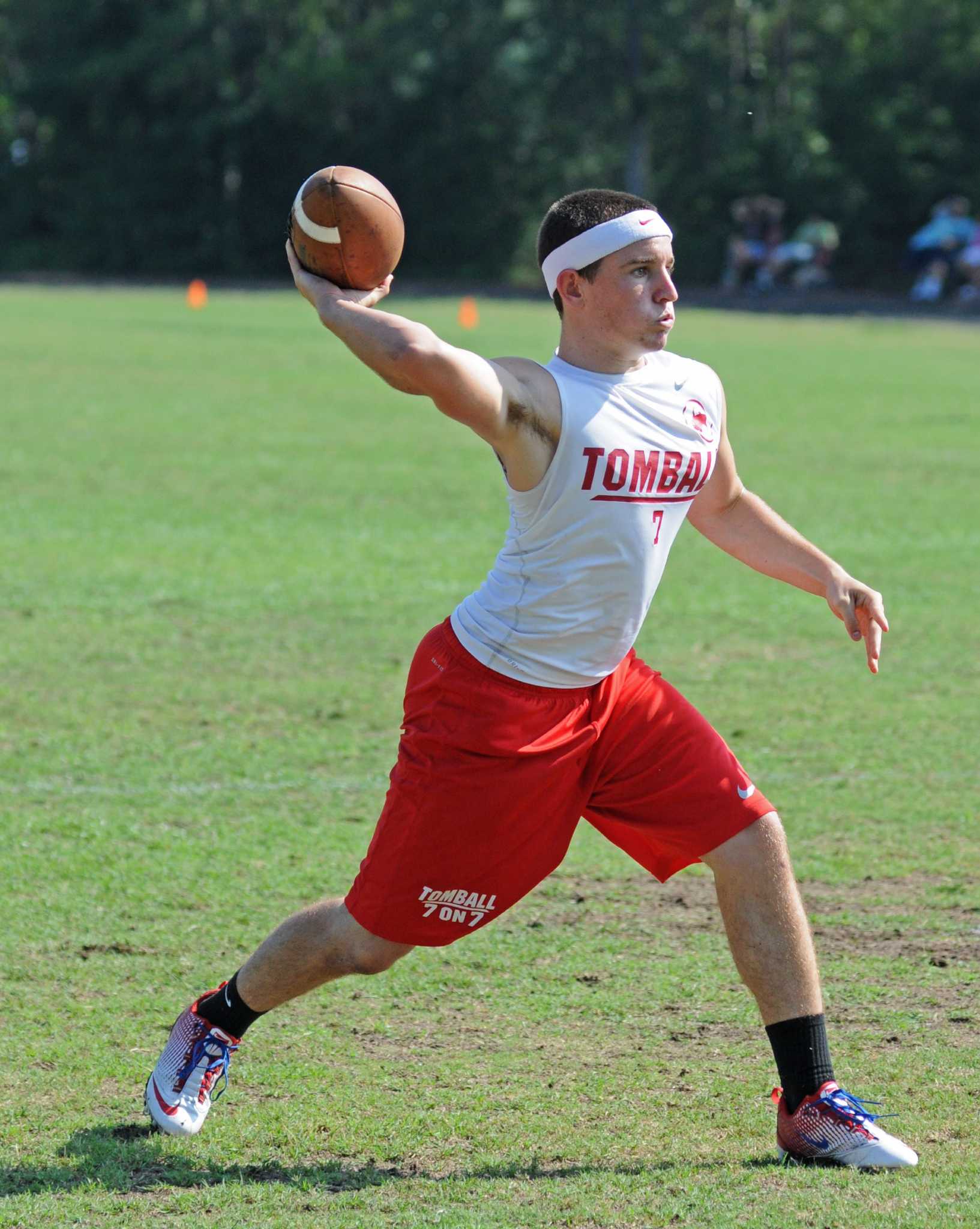 Football: Reynolds leads Tomball into thick of race