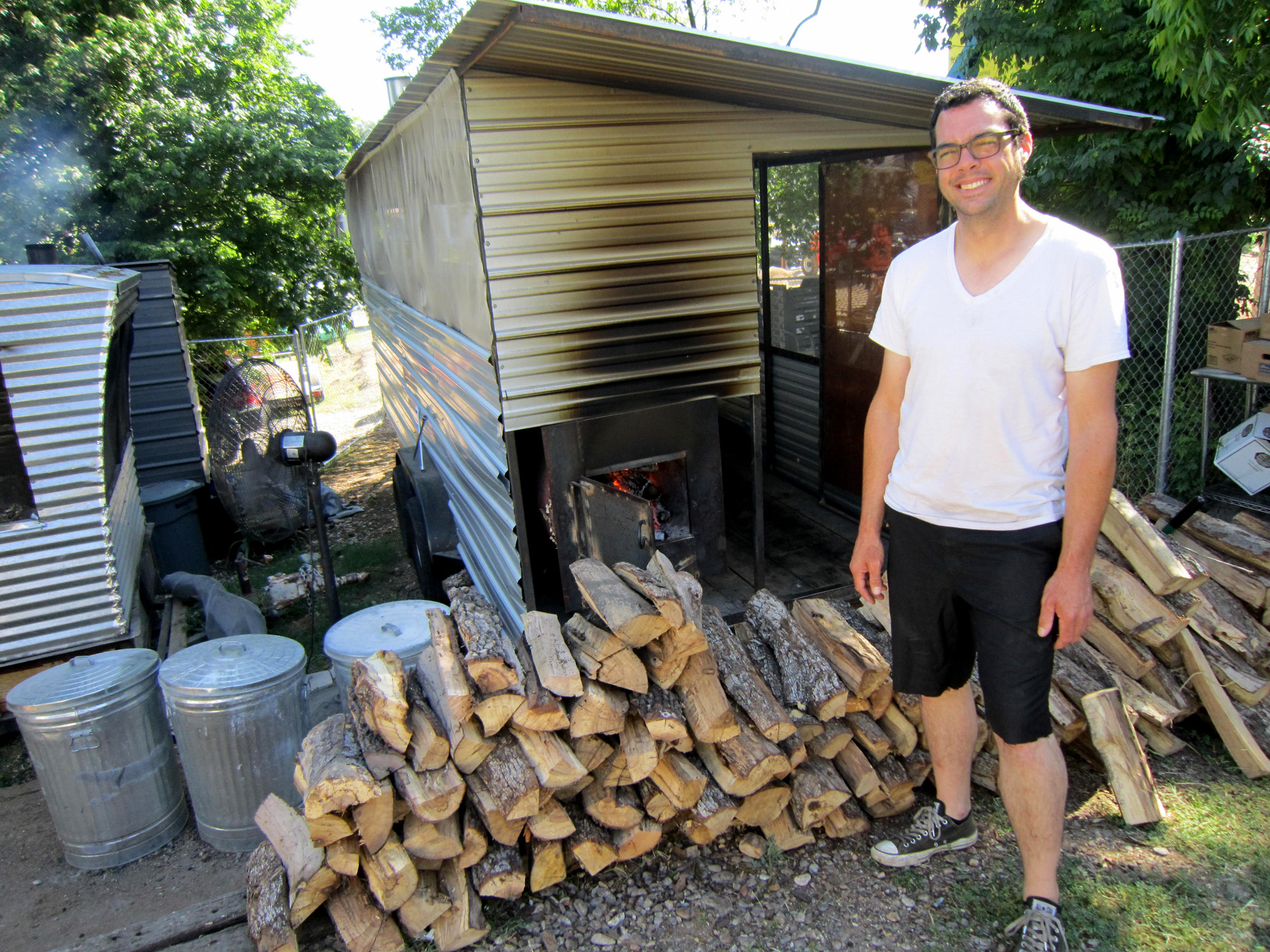 Celebrity pitmasters turn up the heat at USO benefit