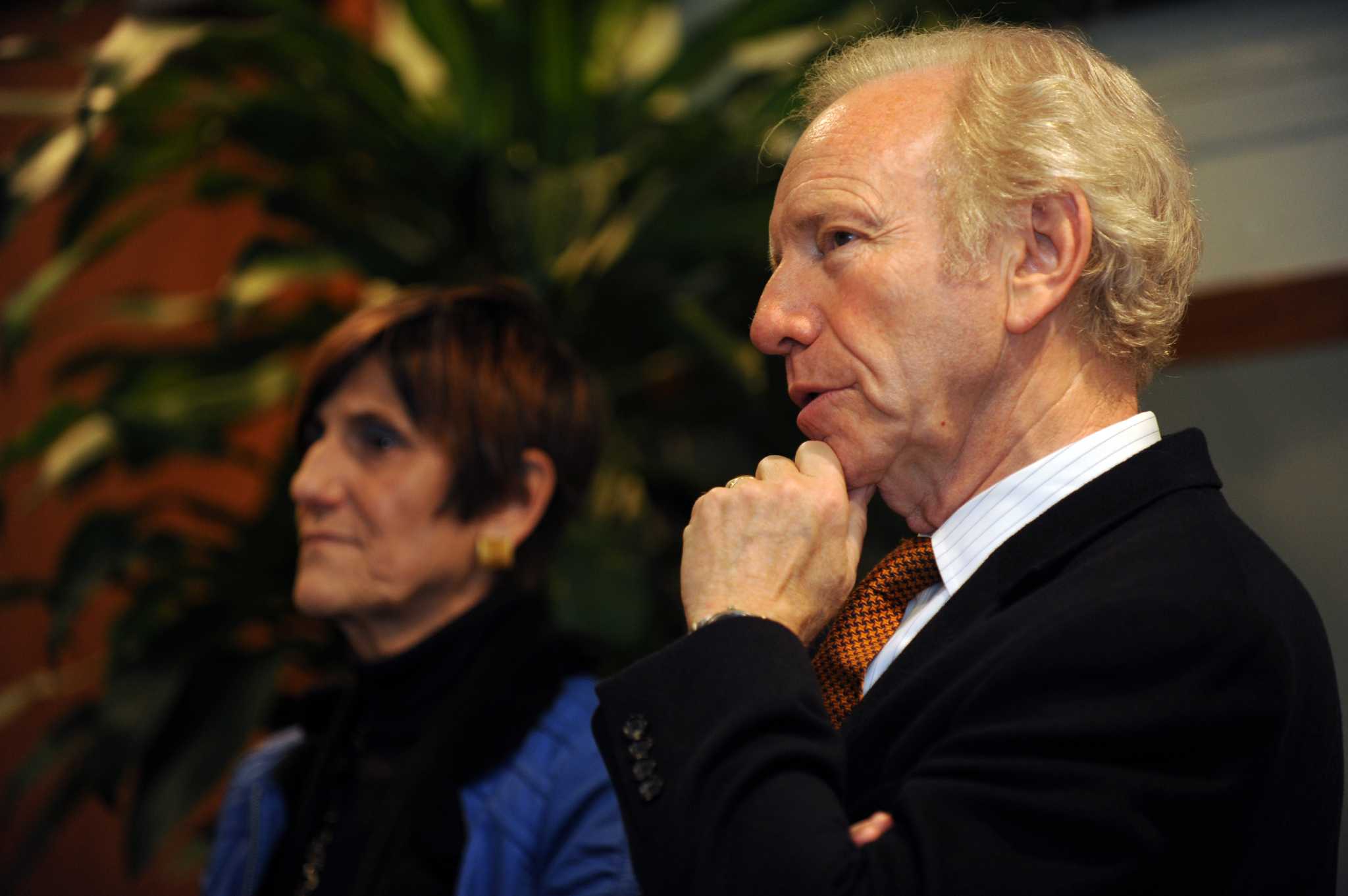 Lieberman vows to fight defense cuts in lame duck Congress