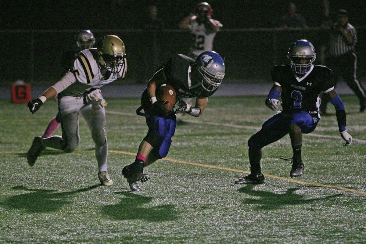 Barlow tops Bunnell to remain unbeaten