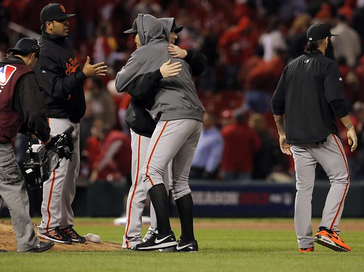 Zito redeems himself, saves Giants