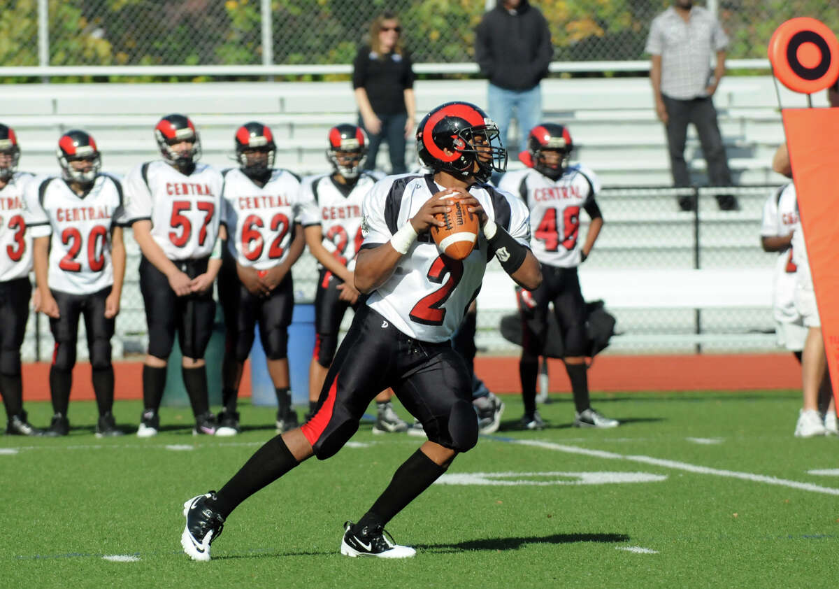 Greenwich football team cruises past Central