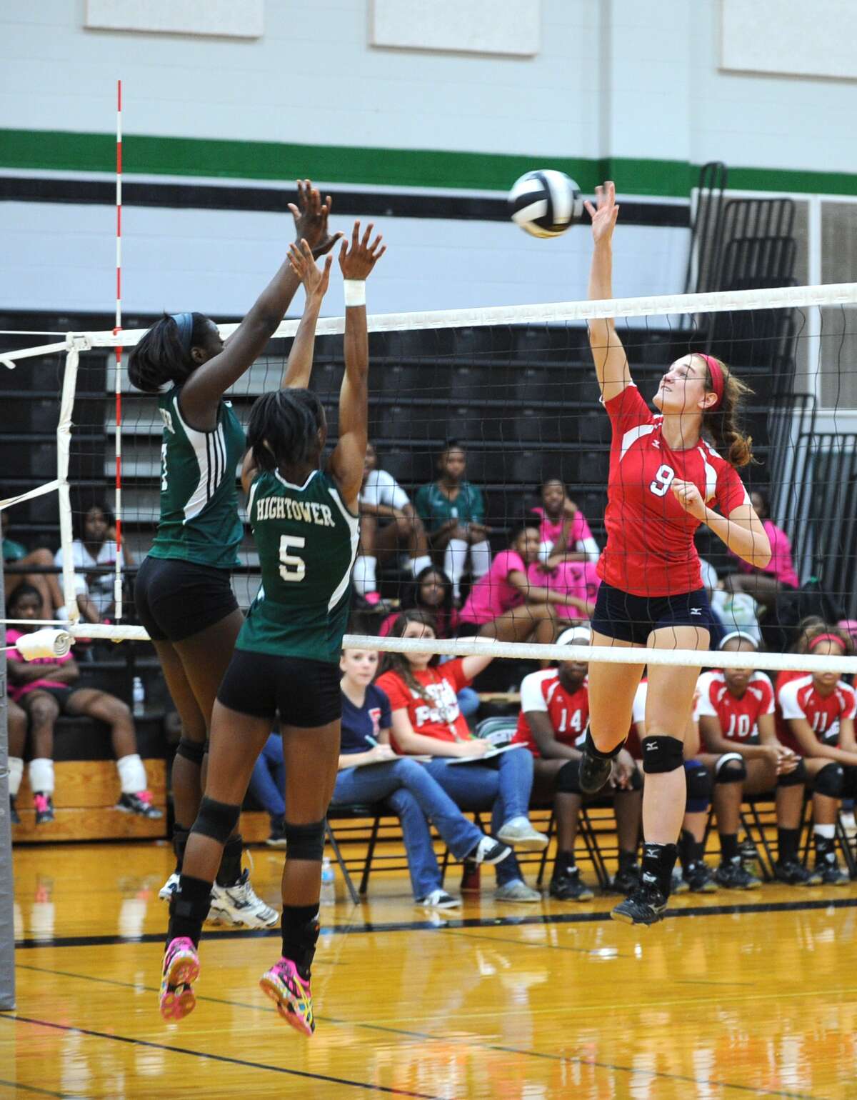 Volleyball: Dulles rediscovers playoff form
