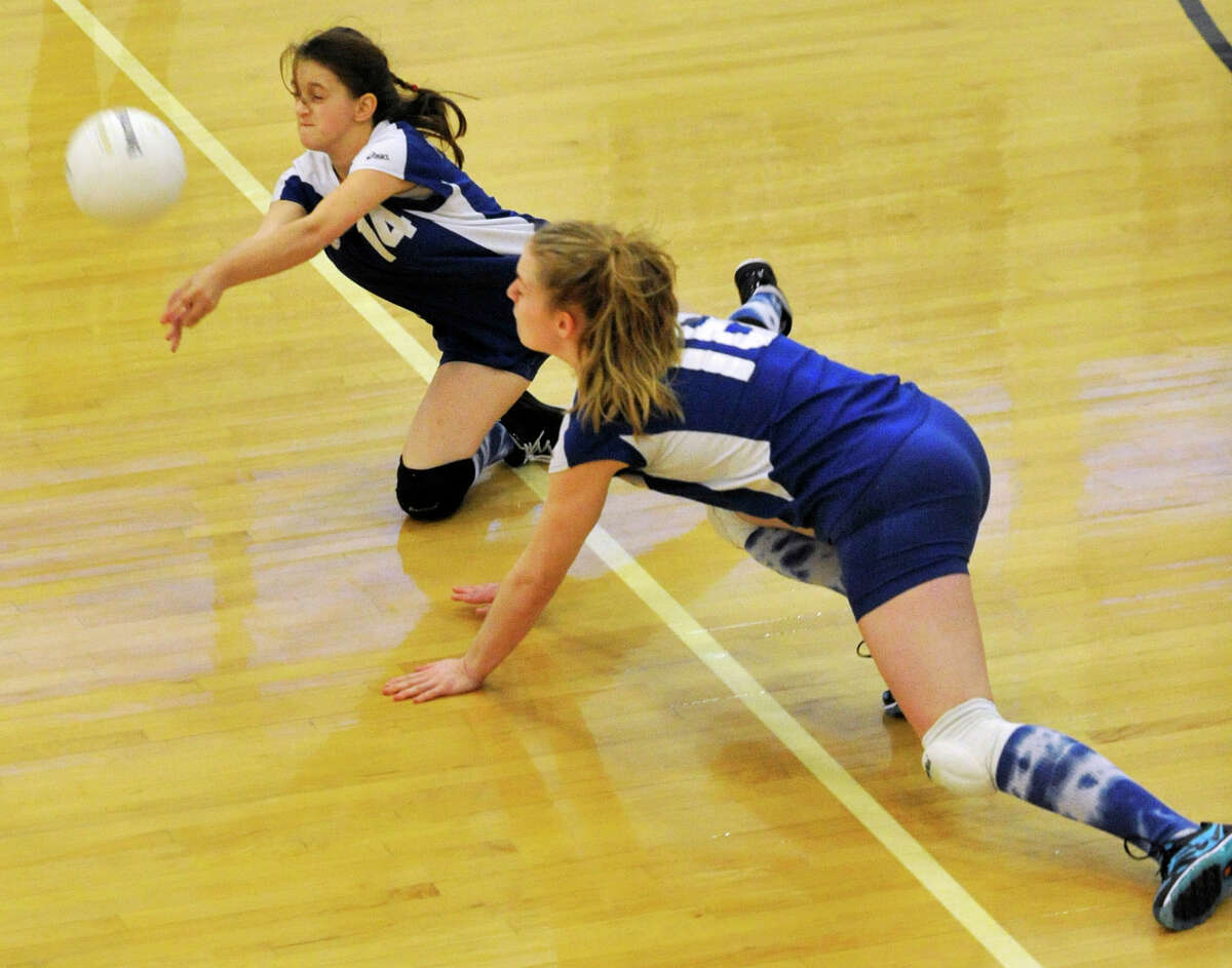 Abbott volleyball team dominates on Senior Night