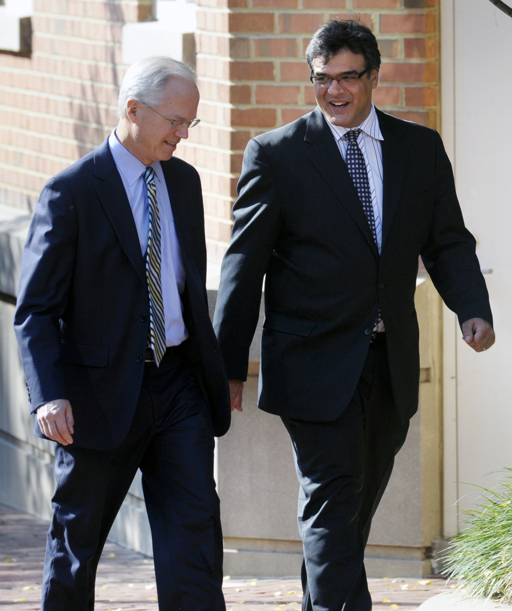 Ex-CIA officer pleads guilty in leaks case