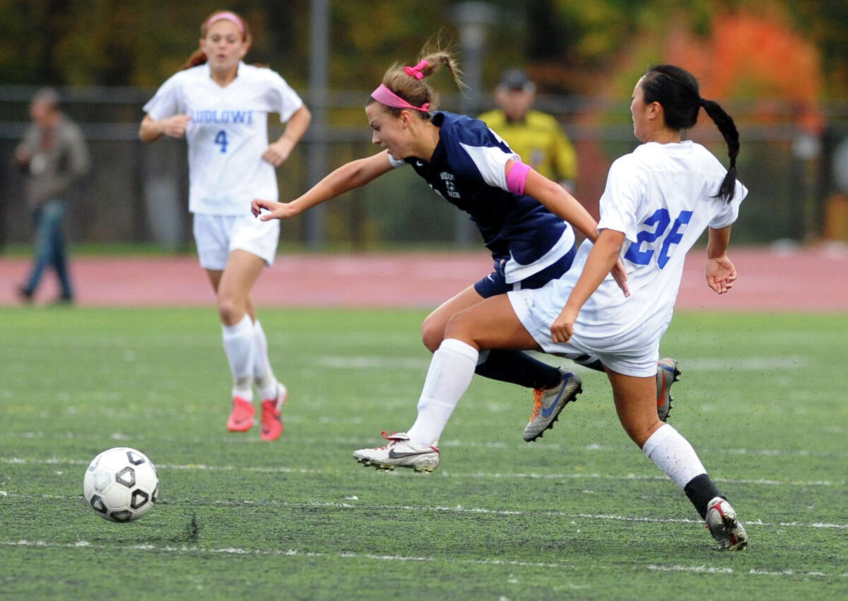 Wilton deals Ludlowe girls soccer 4-1 loss