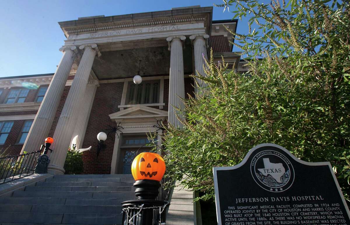 Jeff Davis Hospital, several Houston houses receive landmark designation