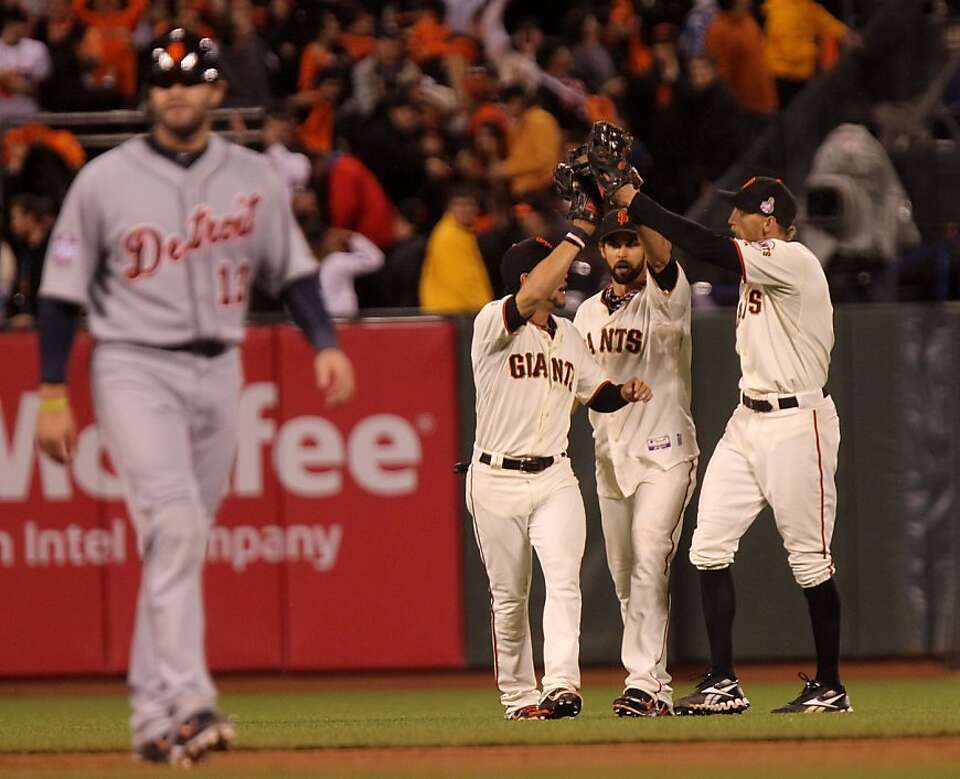 Panda's 3 homers lift Giants in Game 1