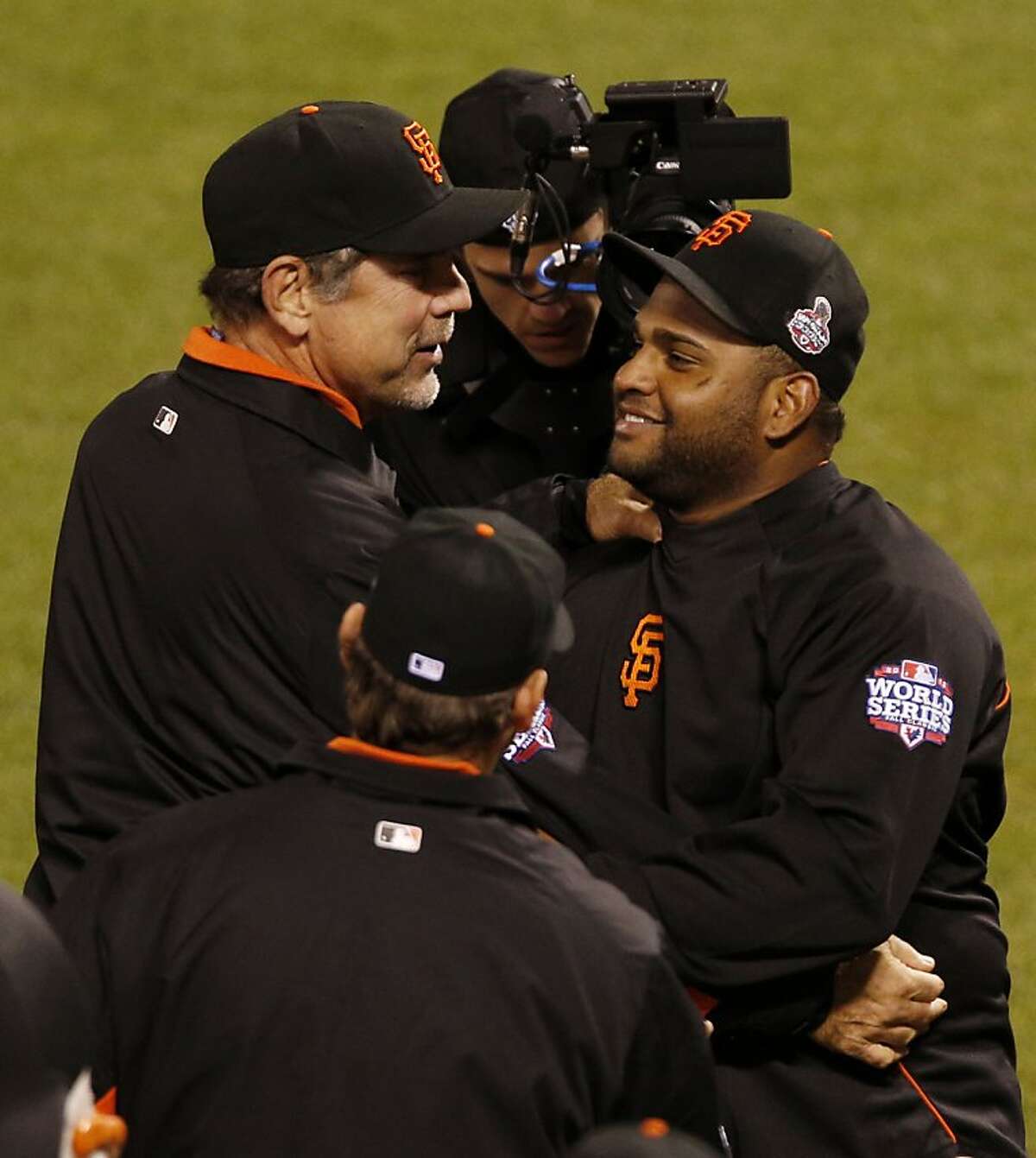 Panda's 3 homers lift Giants in Game 1