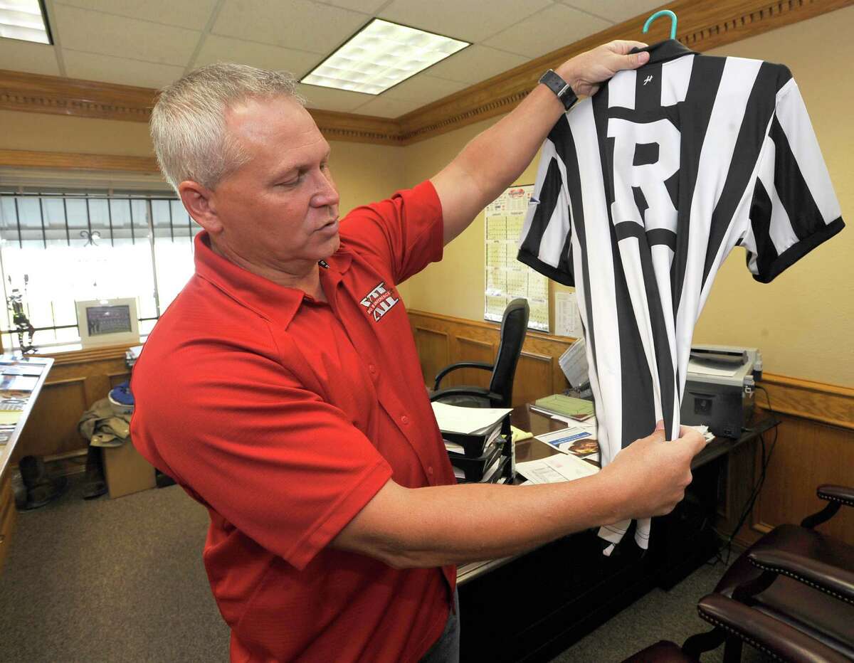 Mauriceville resident officiating Big 12 football