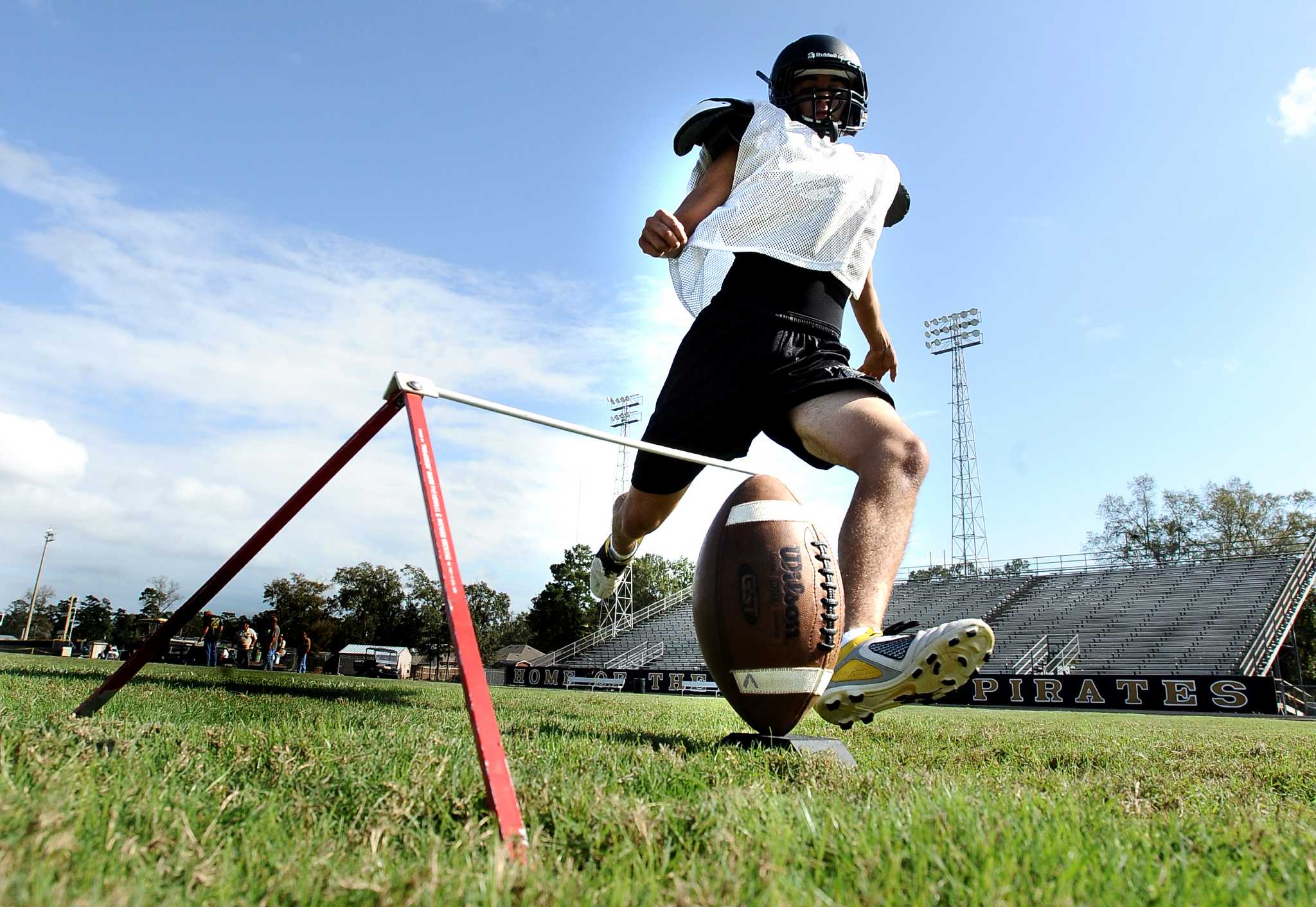 Football kickers face fear, pressure