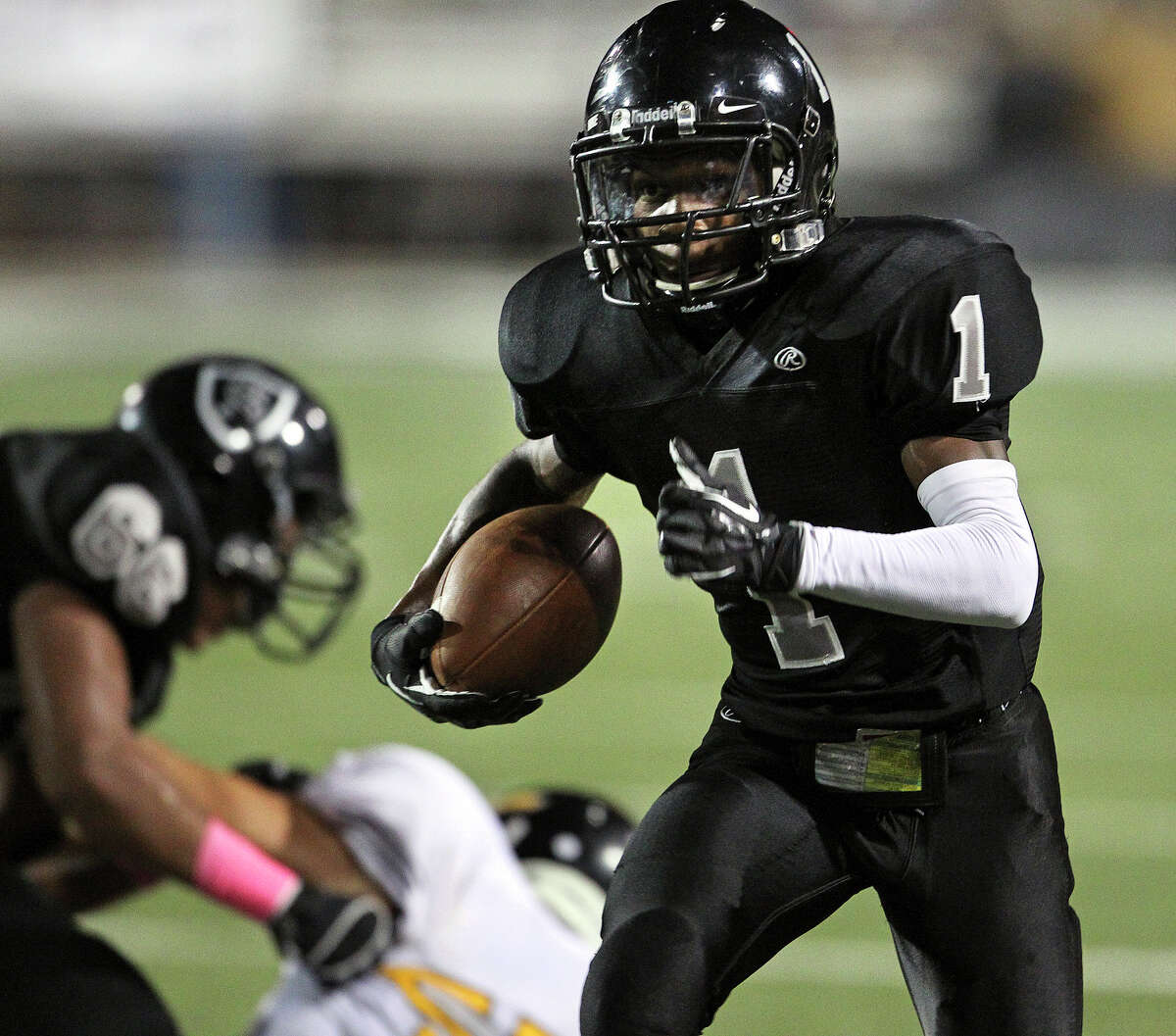Steele stifles East Central in 28-5A showdown