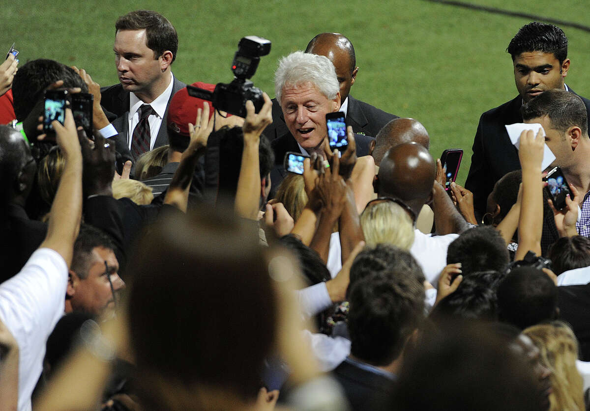 Bill Clinton stresses bipartisanship; arithmetic over ideology