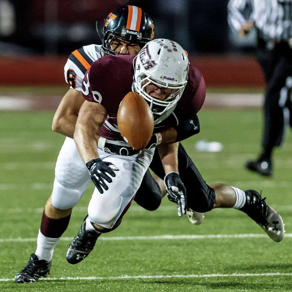 Medina Valley vs. Floresville