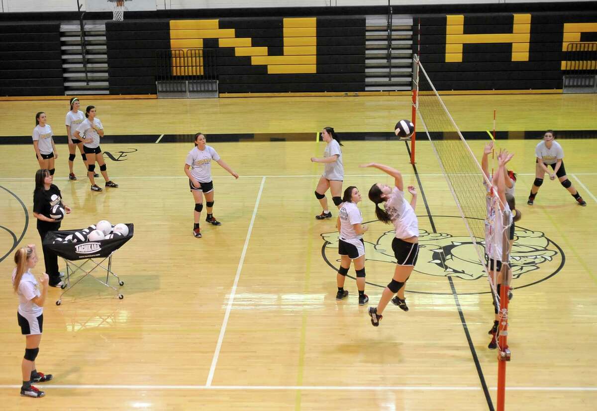 Nederland volleyball reaches playoffs after team meeting