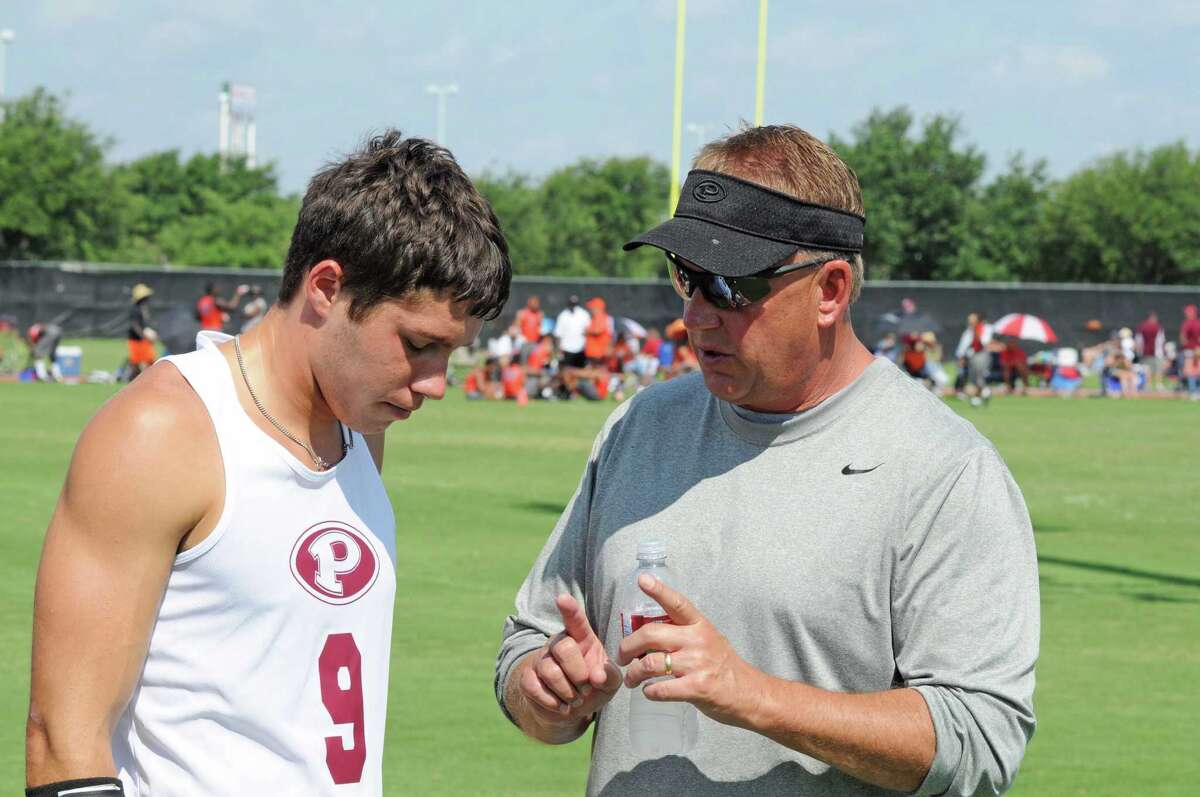 Football: Pearland, Manvel fight for title edge