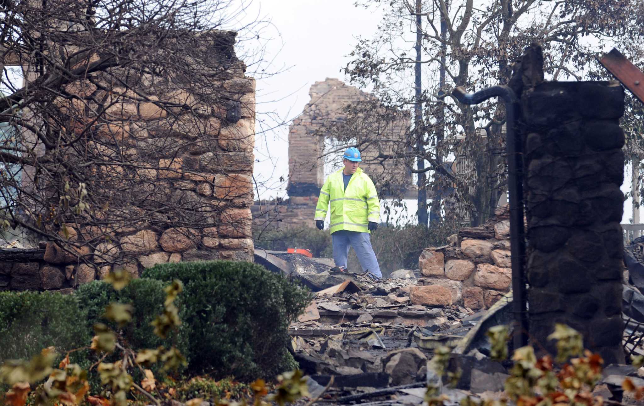 'Superheroes': Firefighters praised for halting spread of mansion fires