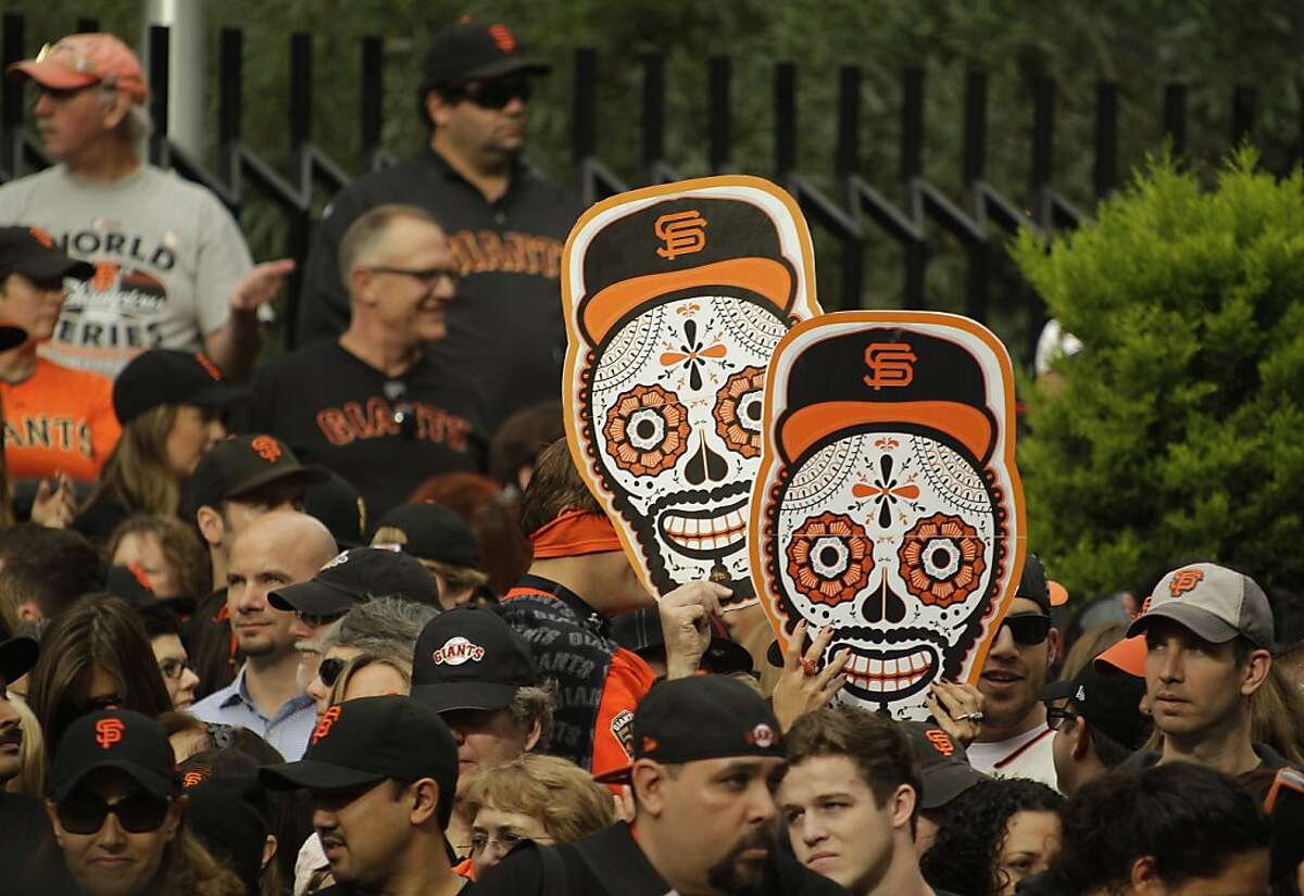 Huge turnout for Giants parade up Market